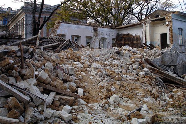 Російські окупанти знесли Будинок Пушкіна в Криму